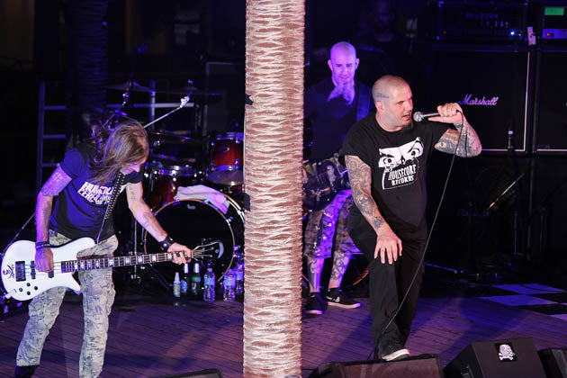 Philip Anselmo, Rex Brown, Scott Ian, Chuck Billy + More Jam Pantera C ...